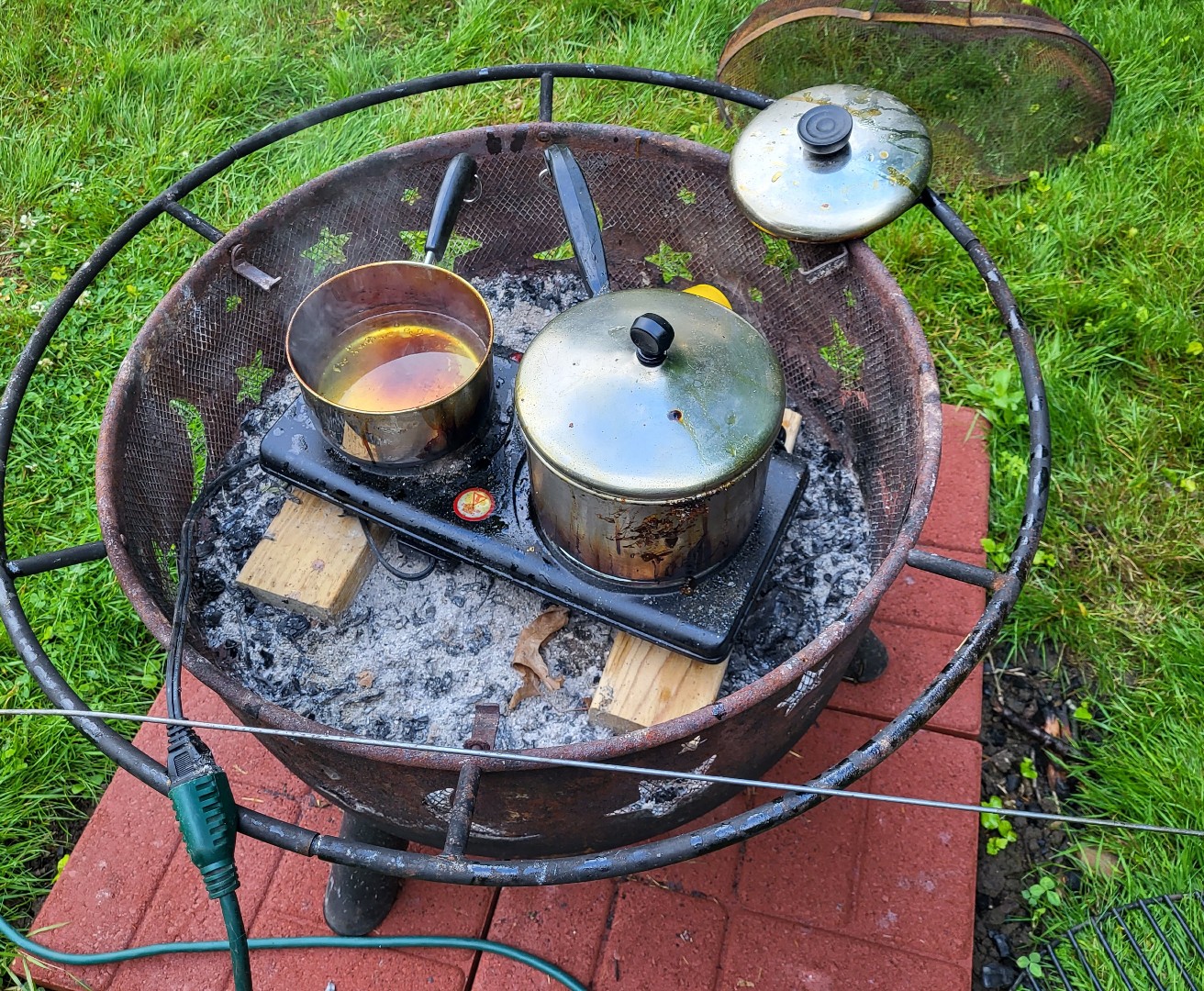 “Best” Copal Varnish – Of Making by Hand with Wood and Steel